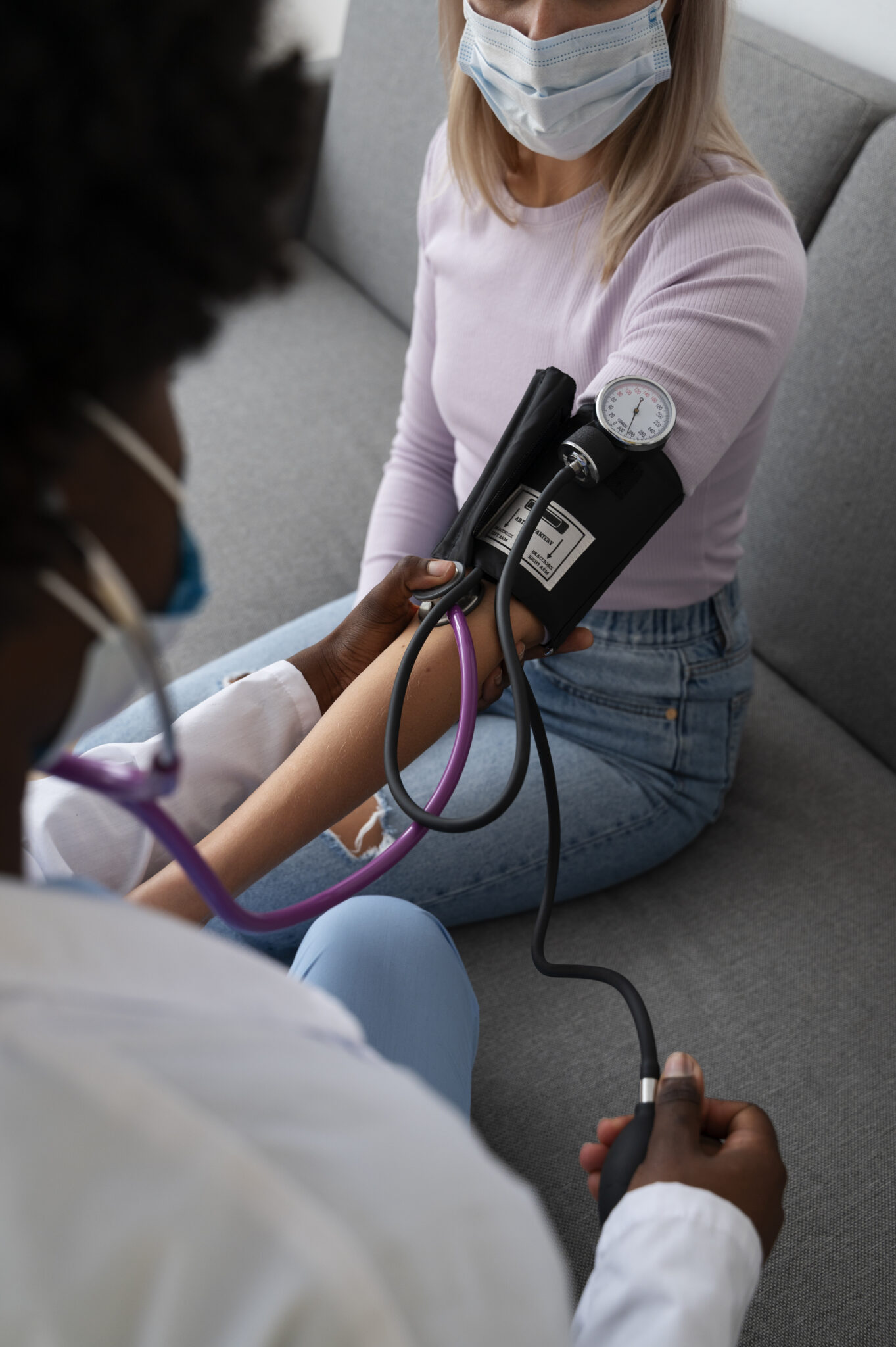 Tensioni i Lartë i Gjakut (Hipertensioni): Simptomat dhe Trajtimi ...